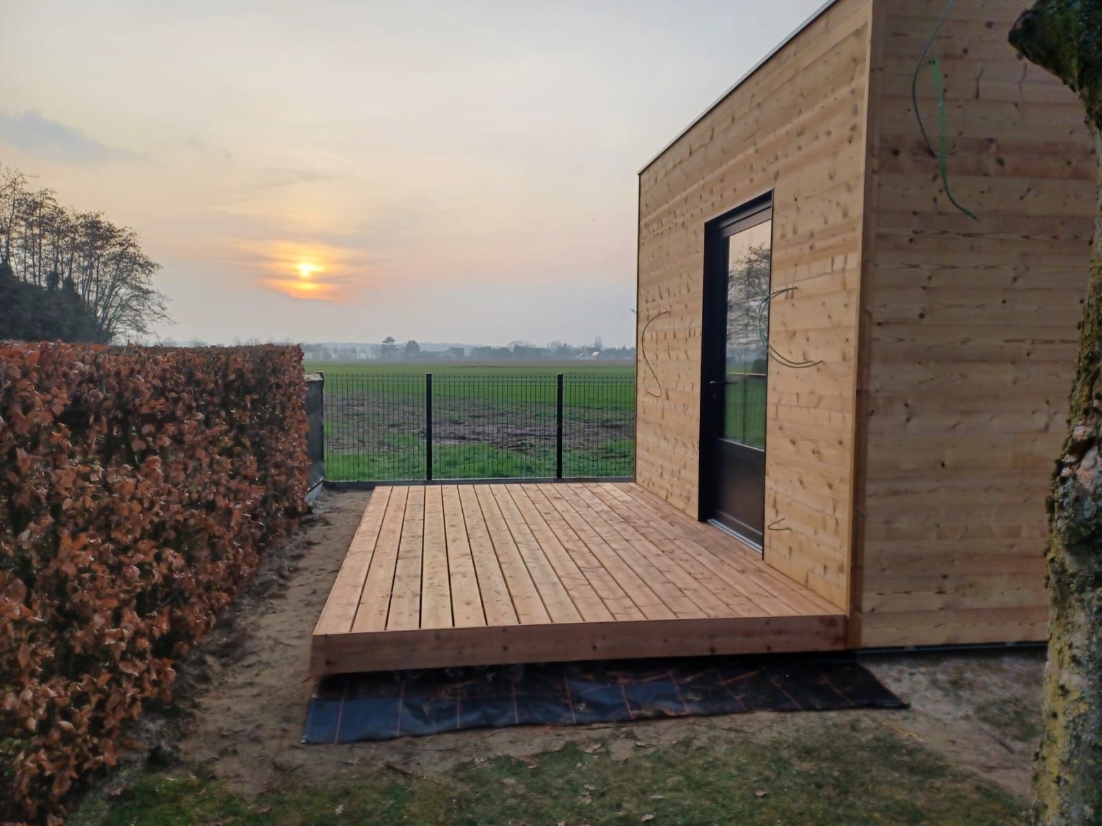 Binnen- en buitenafwerking - Woodbox Cabins